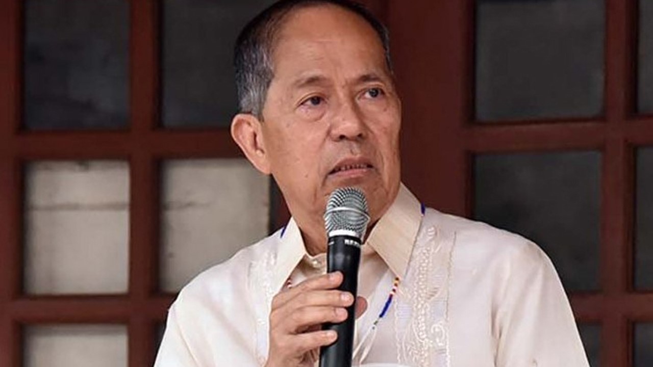 Labor Secretary Bienvenido Laguesma, tinuligsa ng isang labor group ...