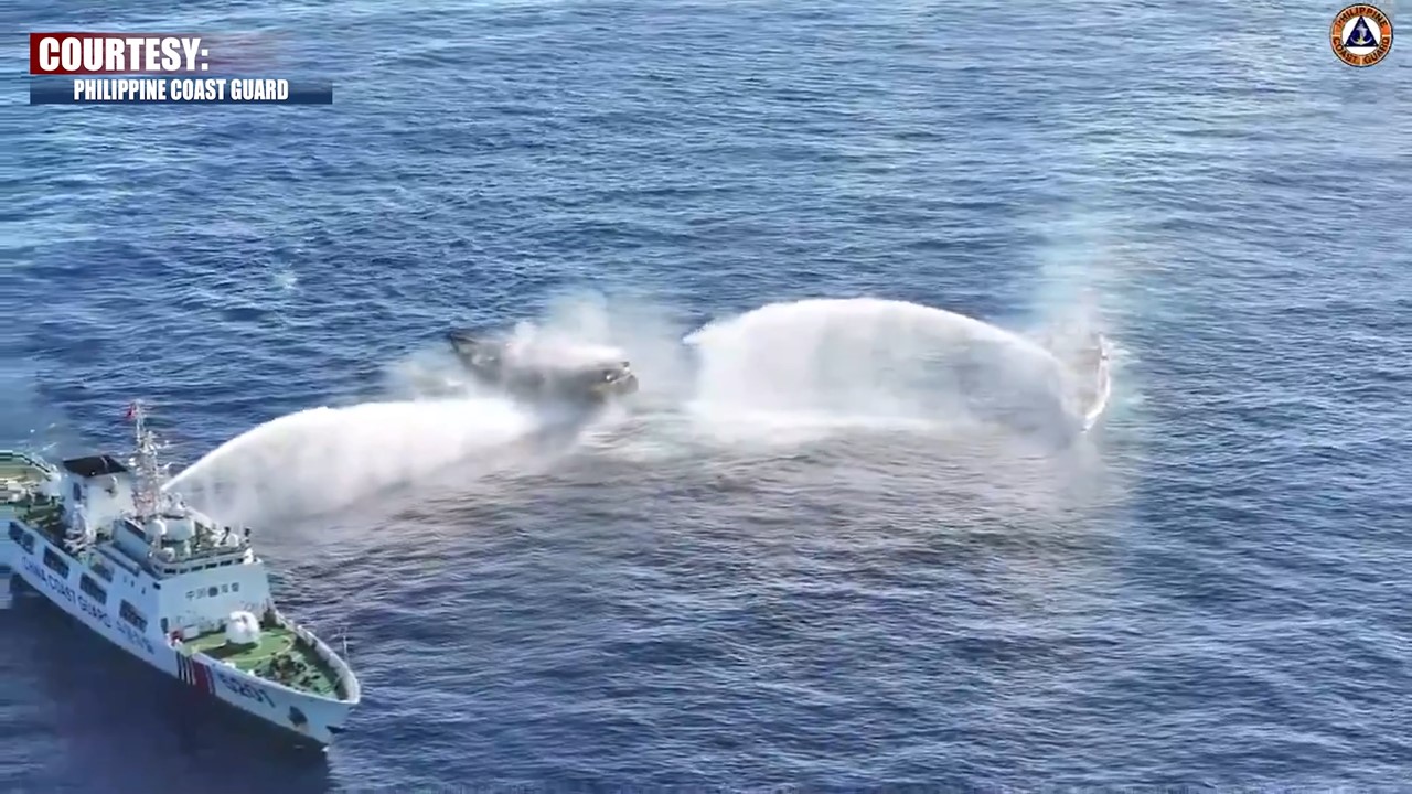 Bombahan ng tubig sa West Philippine Sea, dapat matuldukan na - PCG ...
