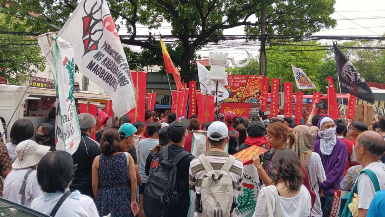 Grupo ng mga magsasaka at mangingisda, nagkilos-protesta sa Maynila ...