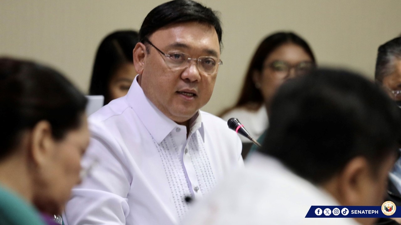Atty. Harry Roque, iginiit sa Senado na mayroong "concerted effort ...