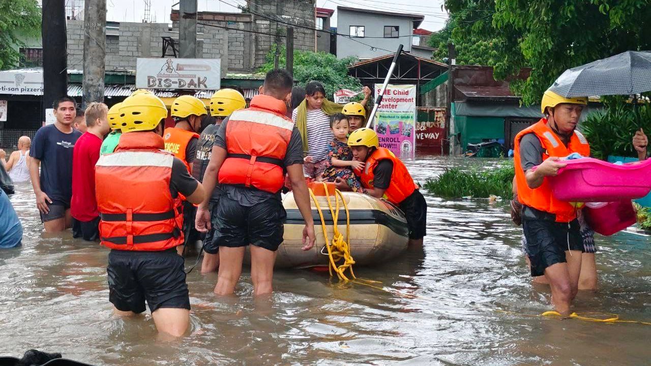 Humanitarian Assistance and Disaster Relief Teams ng AFP, tuloy sa pagbibigay ng tulong sa mga ...
