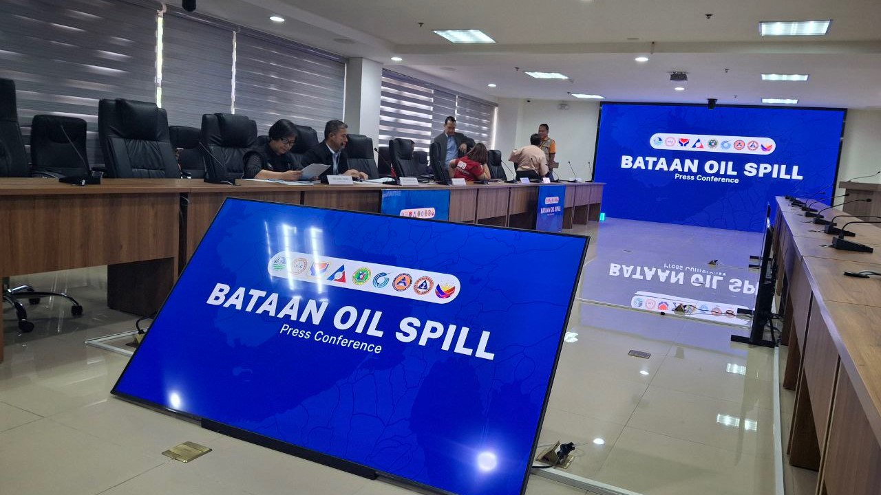31,000 family food packs, naibigay na sa mga apektadong pamilya ng oil spill sa Bataan at Cavite ...