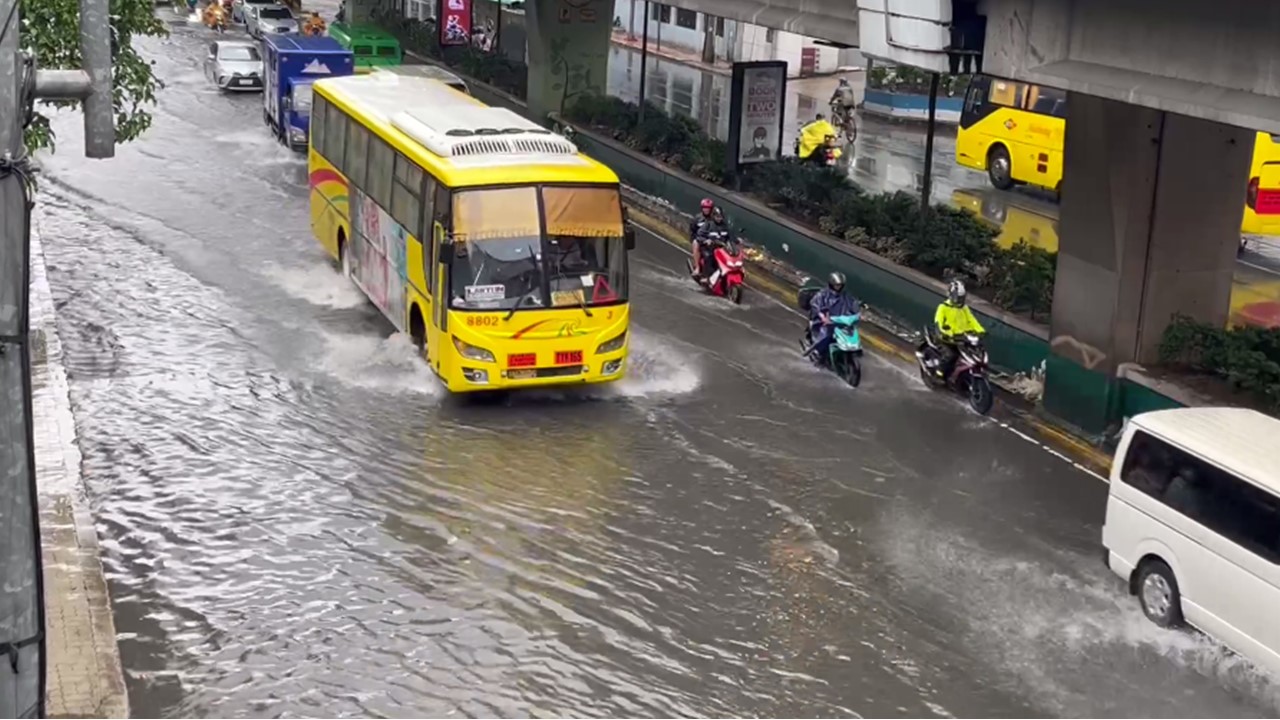 Mahigit isanglibong pasok sa eswkela at trabaho sa ilang rehiyon sa bansa, suspendido - RMN Networks
