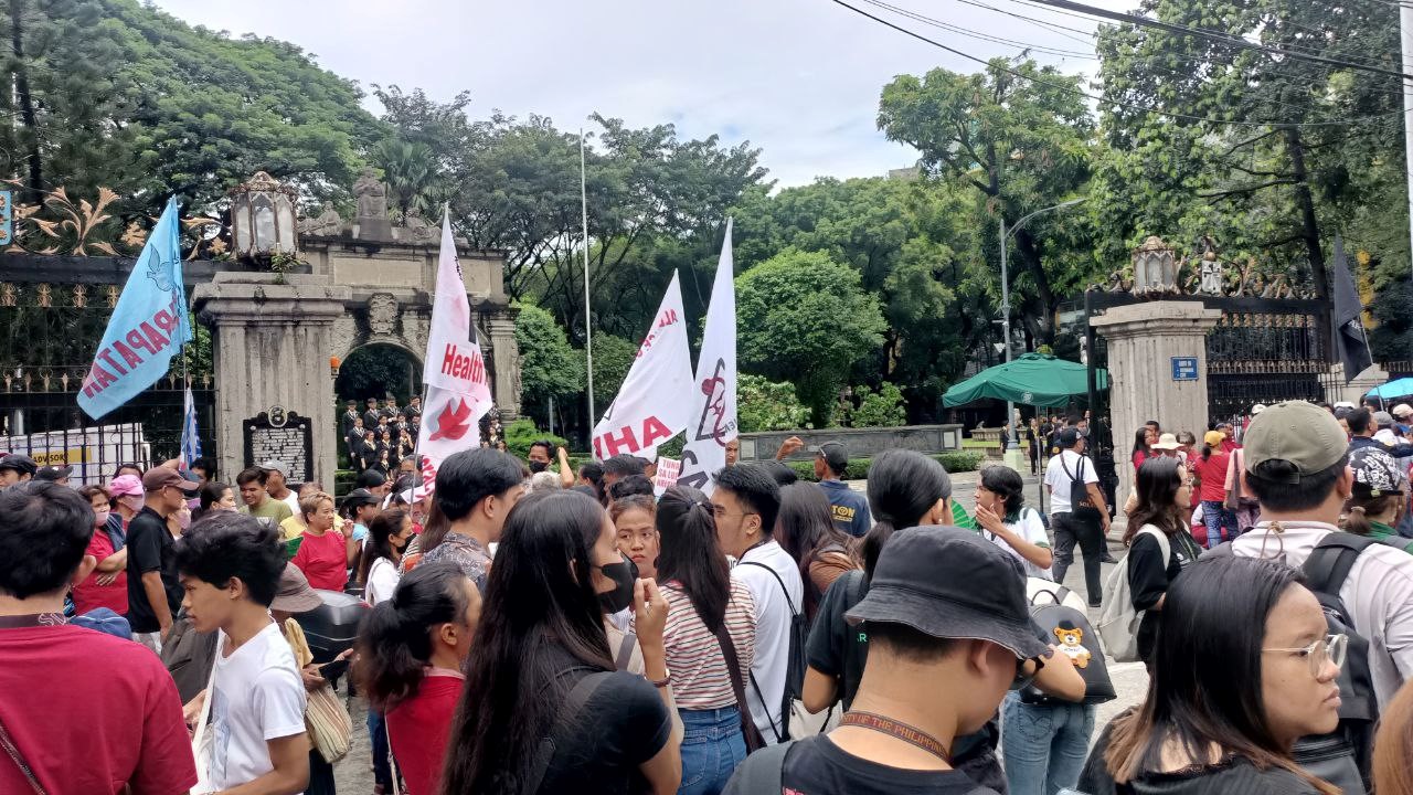 Ilang mga grupo, nagkasa ng protesta para ipanawagan na ipatupad ang ...