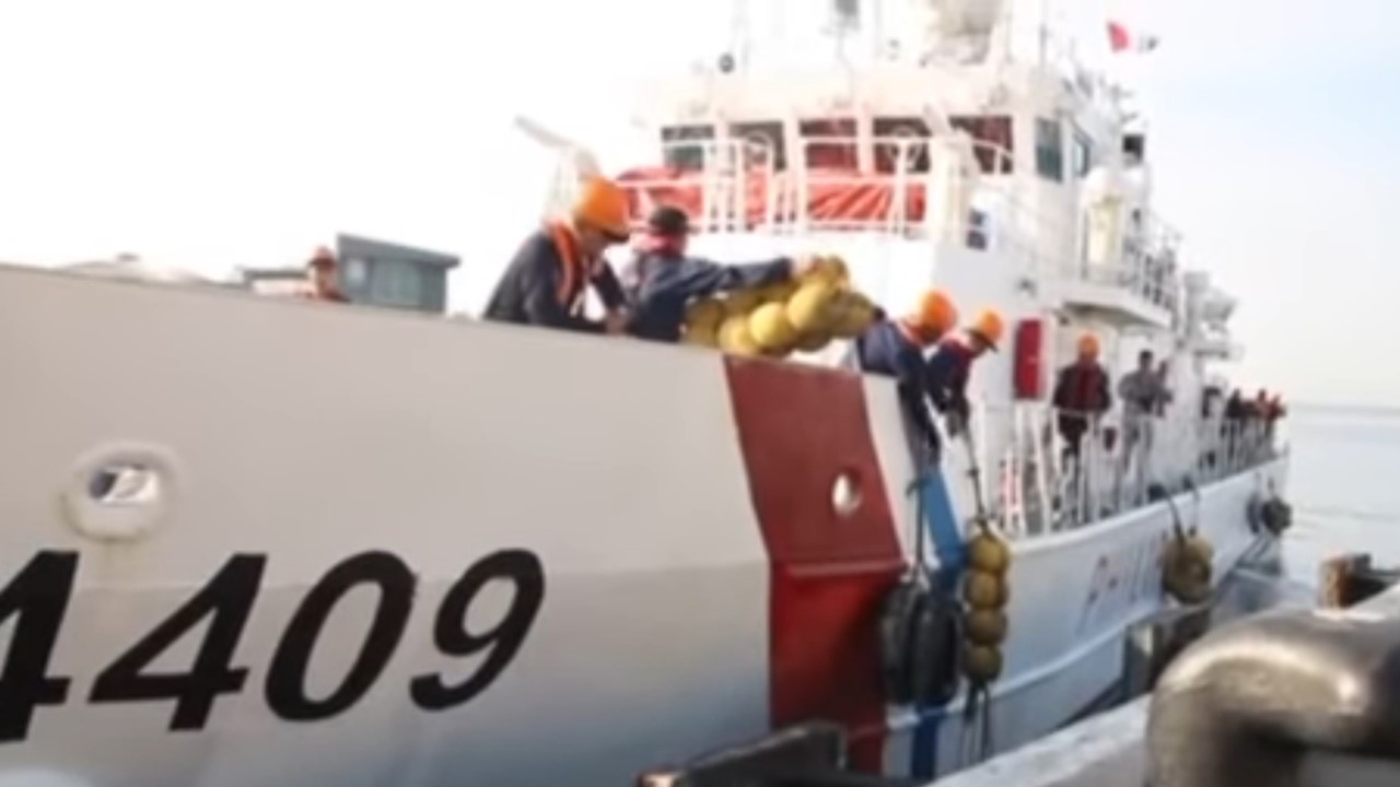 BRP Cabra, naglayag na patungong Bicol Region lulan ang mga pagkain para sa mga sinalanta ng ...