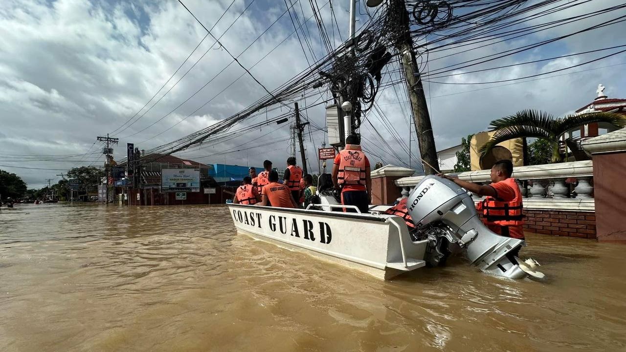 Energy Department, nag-iimbak na ng langis sa mga lugar na tatamaan ng ...