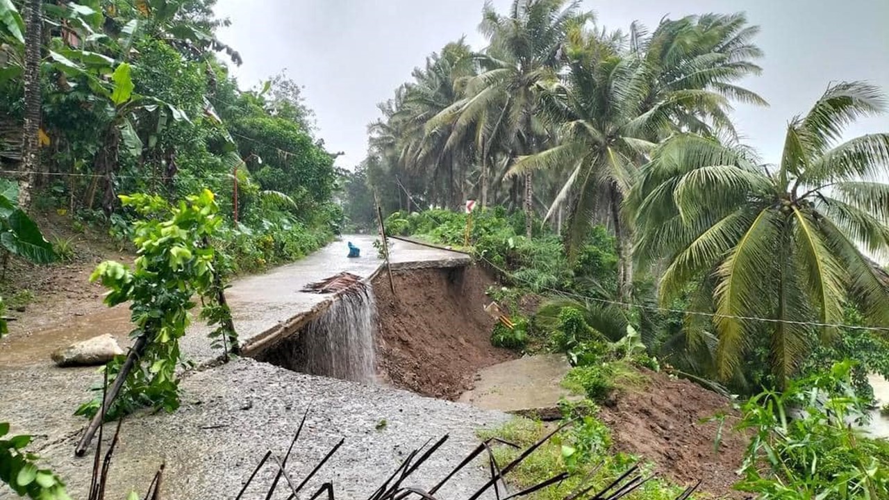 30 kalsada sa iba’t ibang bahagi ng bansa, hindi pa madaanan dahil sa Bagyong Kristine - RMN ...