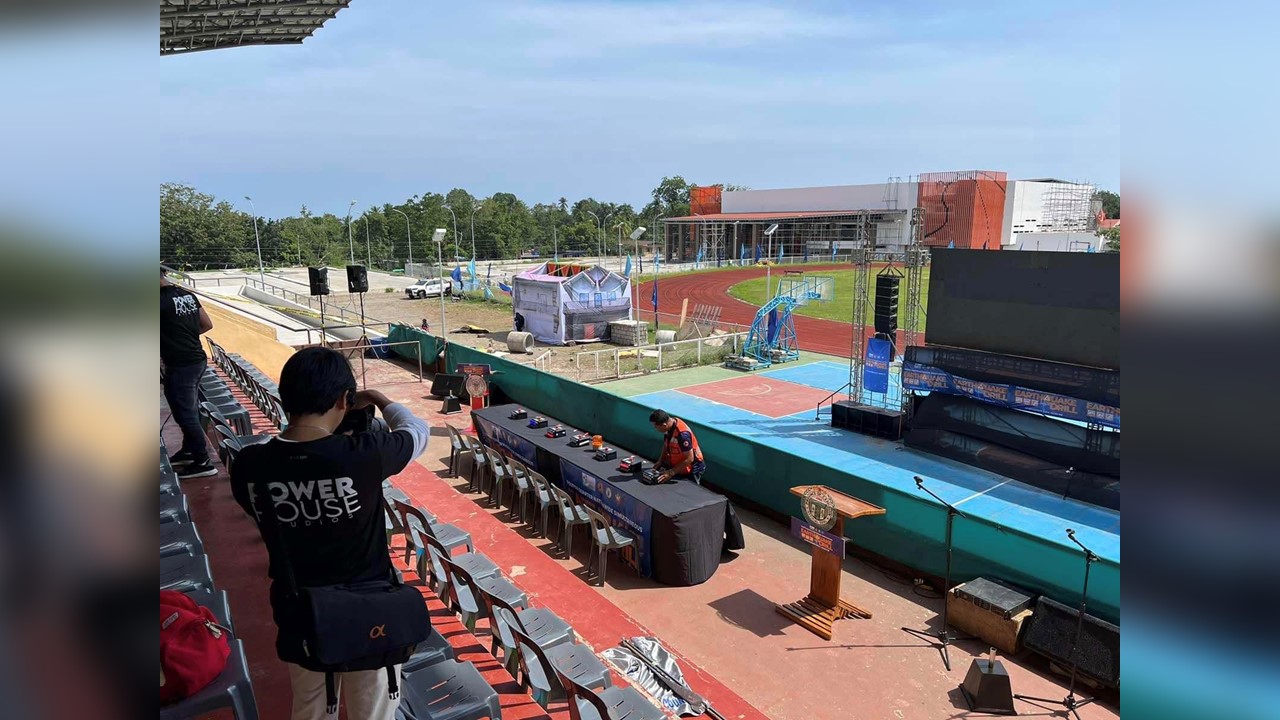 Cong. Romualdo grandstand sa Mambajao, Camiguin, all systems go na para ...