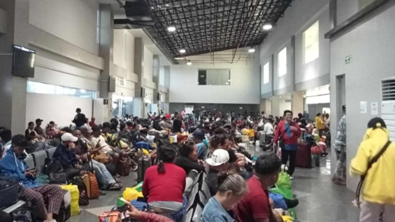 Daan-daang indibidwal sa Southern Tagalog at Bicol Region, stranded sa mga pantalan dahil sa ...