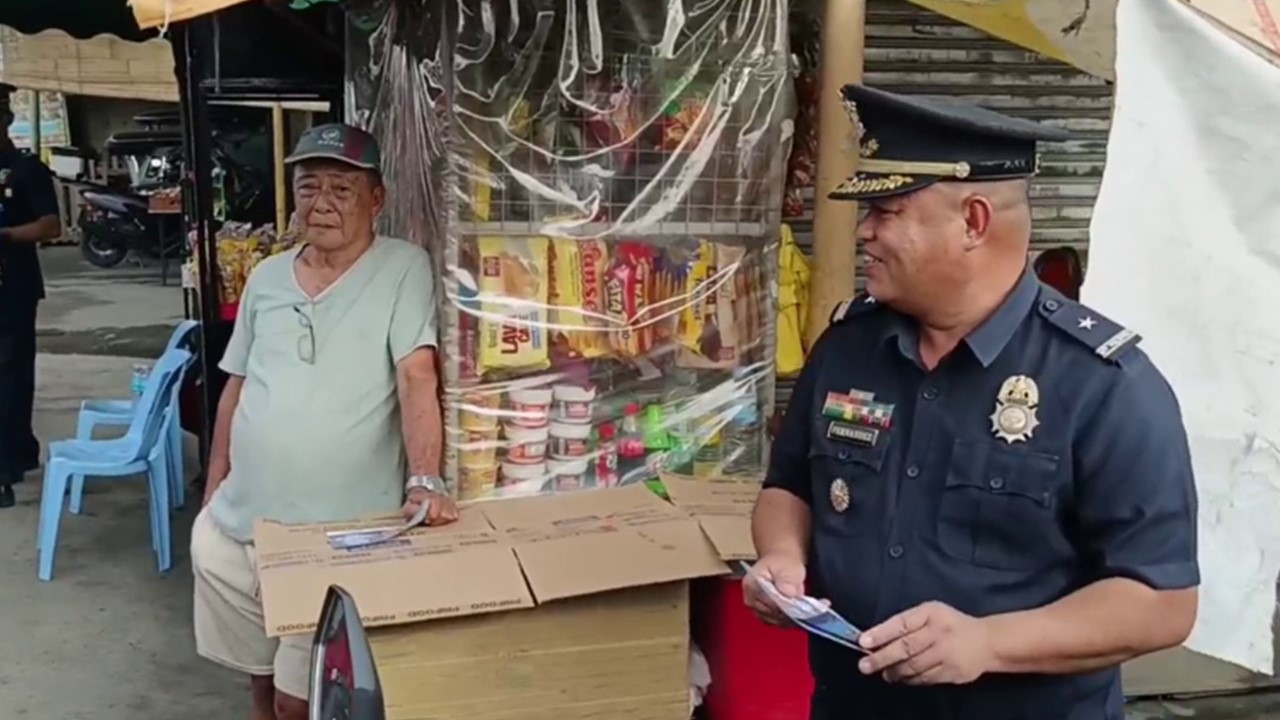 Personal na pamamahagi ng leaflets bilang kampanya para sa iwas sunog sa paputok, mas epektibo ...