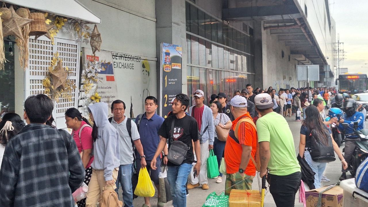 Pinakamaraming bilang ng mga pasahero sa PITX, naitala kahapon matapos umabot sa mahigit 218,000 ...