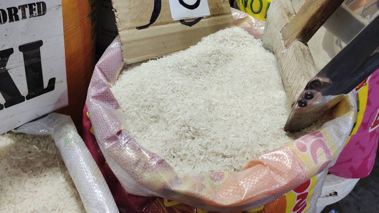DA, ipatutupad ang P58/kilo MSRP para sa mga imported rice simula ...