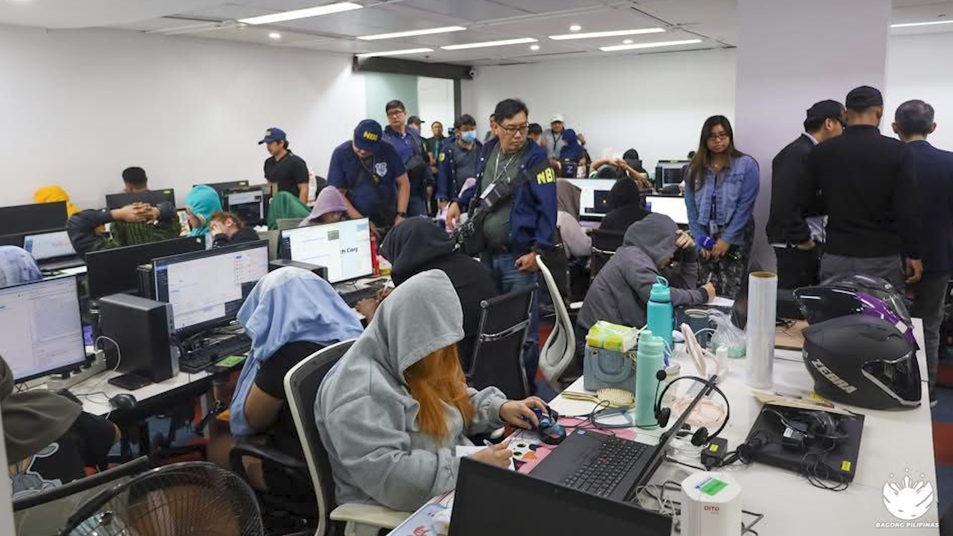 Opisina ng isang lending app sa Makati, ni-raid dahil sa reklamong ...