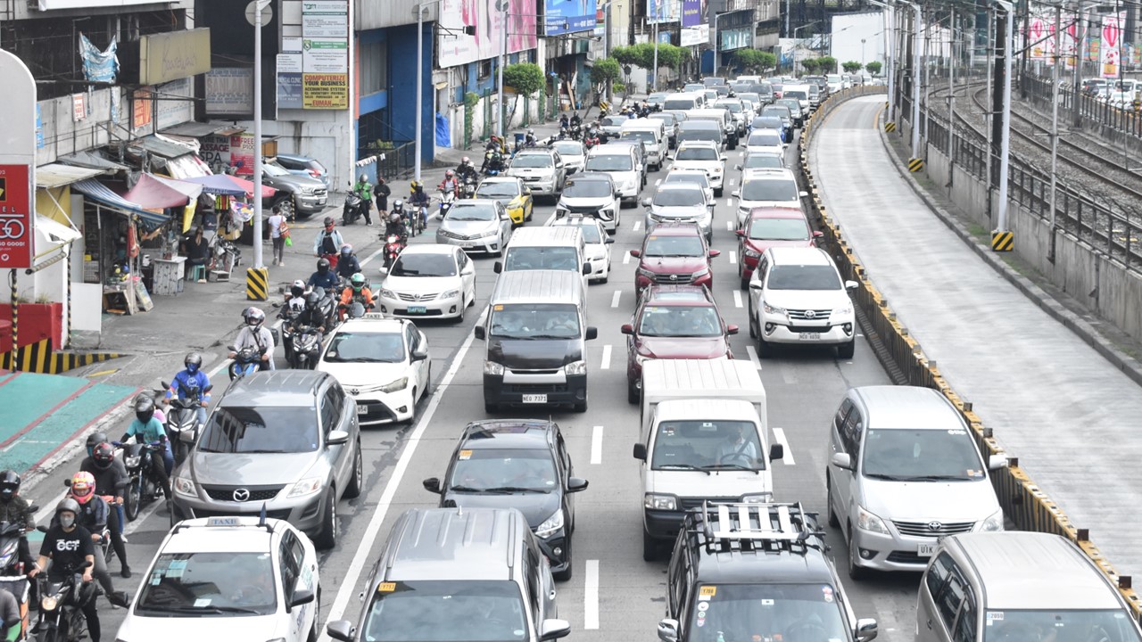 Matinding trapiko sa EDSA dahil sa rehabilitasyon, inaasahan na ng DOTr ...