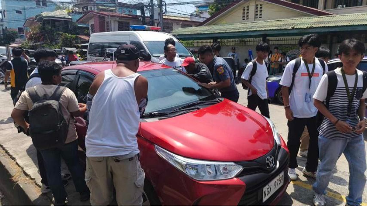 2-taong gulang na bata na nakulong sa loob ng sasakyan sa Laoag City, nailigtas - RMN Networks