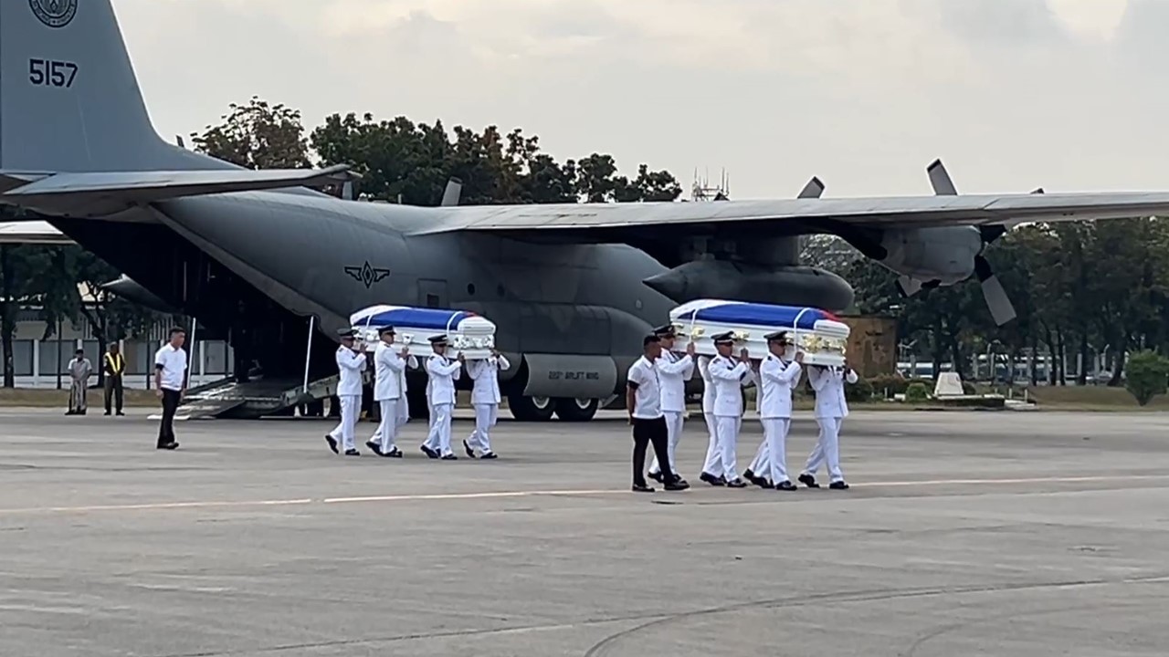 Labi ng dalawang piloto ng PAF, ginawaran ng full military honors na sa Villamor Airbase - RMN ...