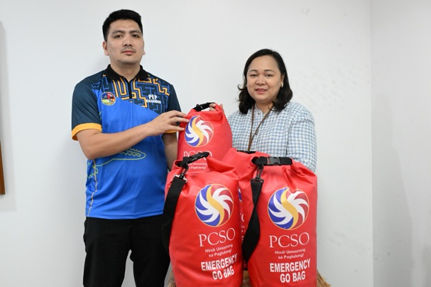 PCSO donates 300 emergency go-bags to Brgy. Buayang Bato in Mandaluyong ...
