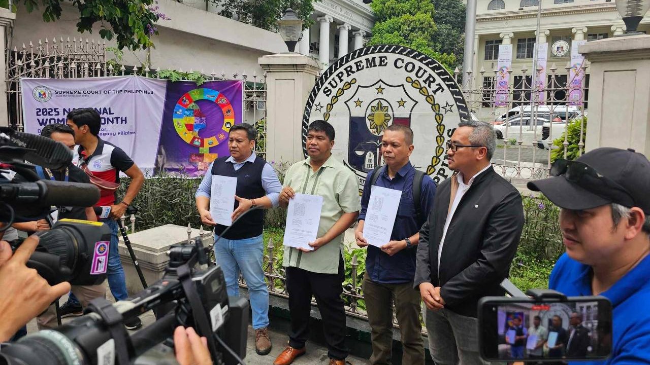 Panibagong petisyon na kumukuwestiyon sa 2025 national budget, inihain sa Korte Suprema - RMN ...