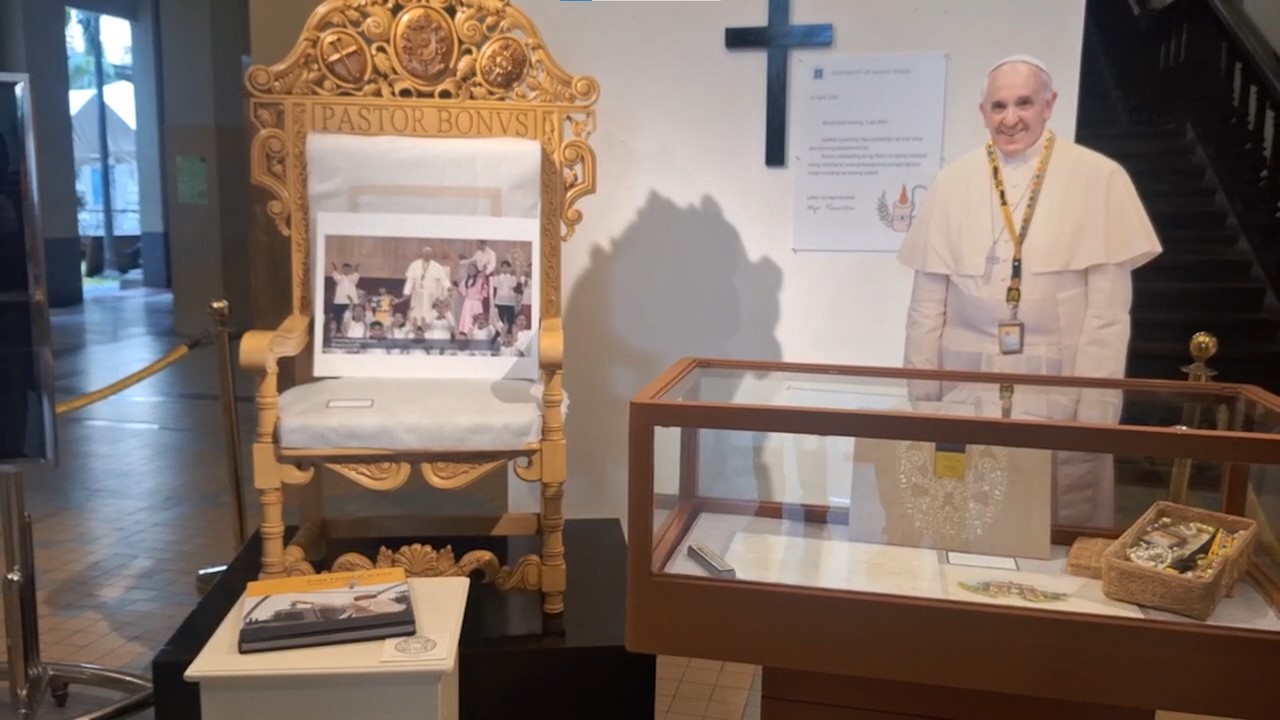 Ilang memorabilia ni Pope Francis sa pagbisita nito noong 2015, naka-display sa main building ng ...