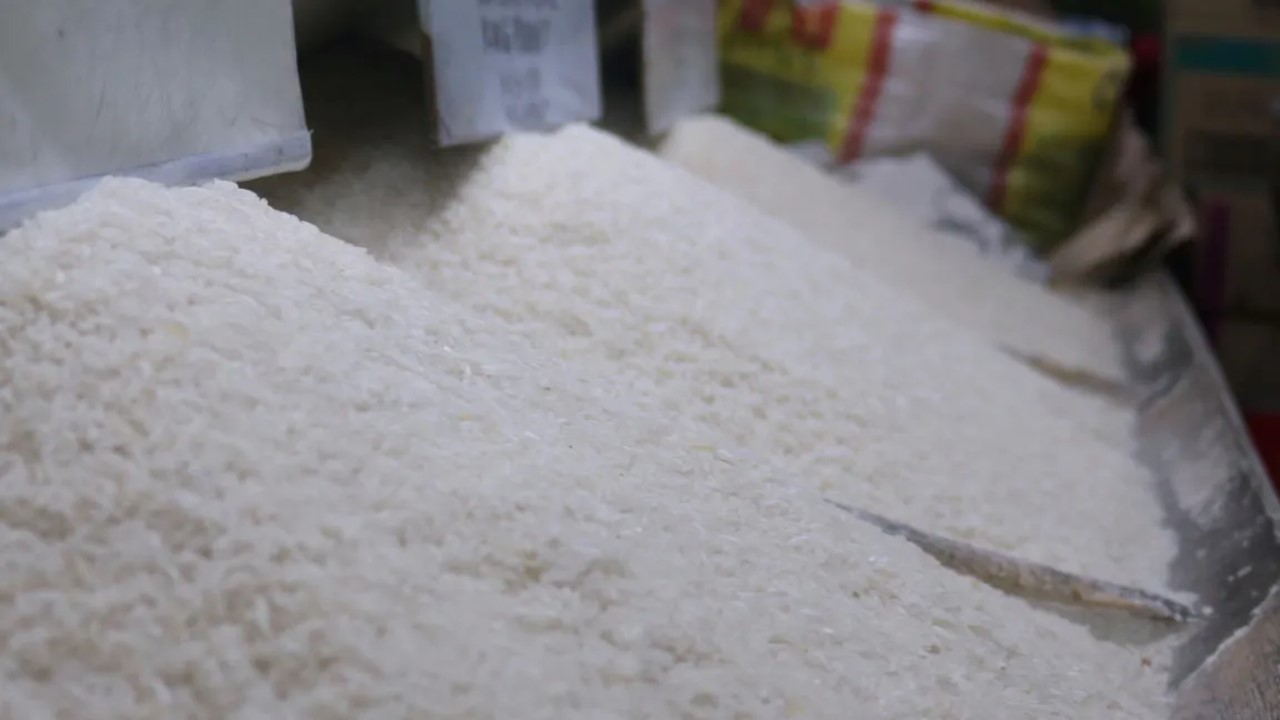 P20 na bigas, ibebenta sa bargain price; P20 program, di pa muna mai-ro-roll out - RMN Networks