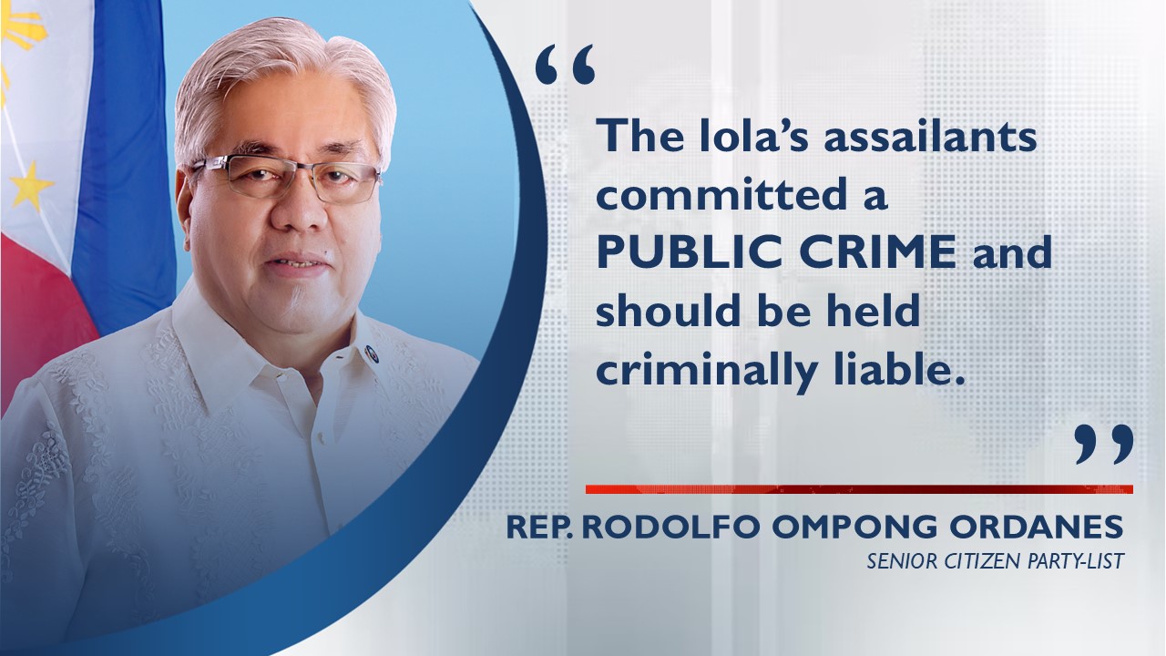 Apat na lalaki sa isang viral video na pinaglalaruan ang kanilang lola ...