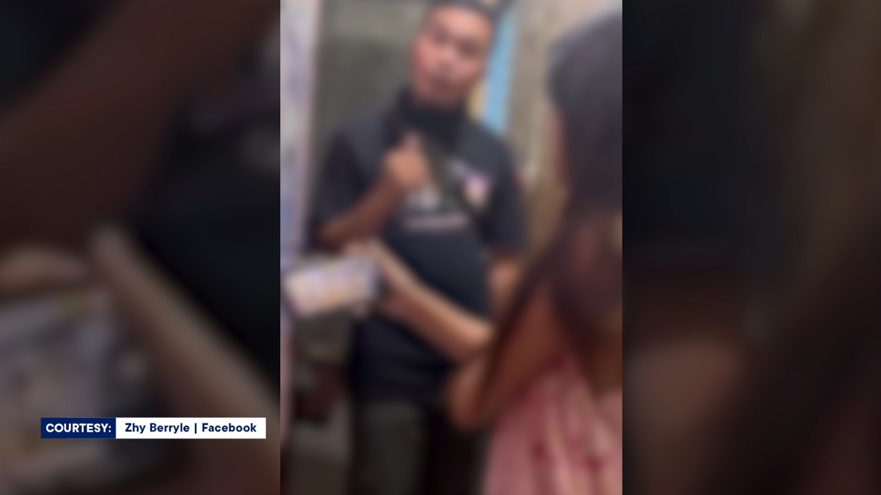 Pulis na nag-viral dahil sa pagpasok sa ilang bahay at nanakit ng mga residente, sinampahan na ...