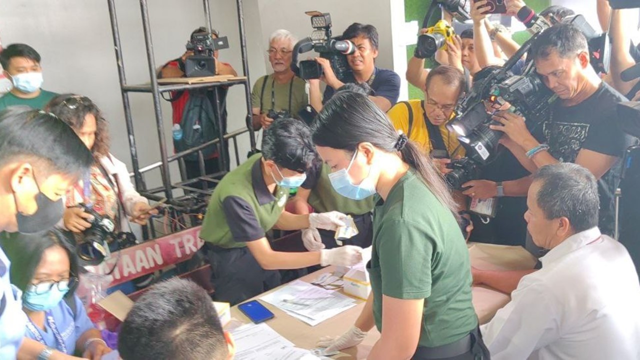 Mahigit na 20 mga bus driver ng Five Star, sumailalim sa random drug ...