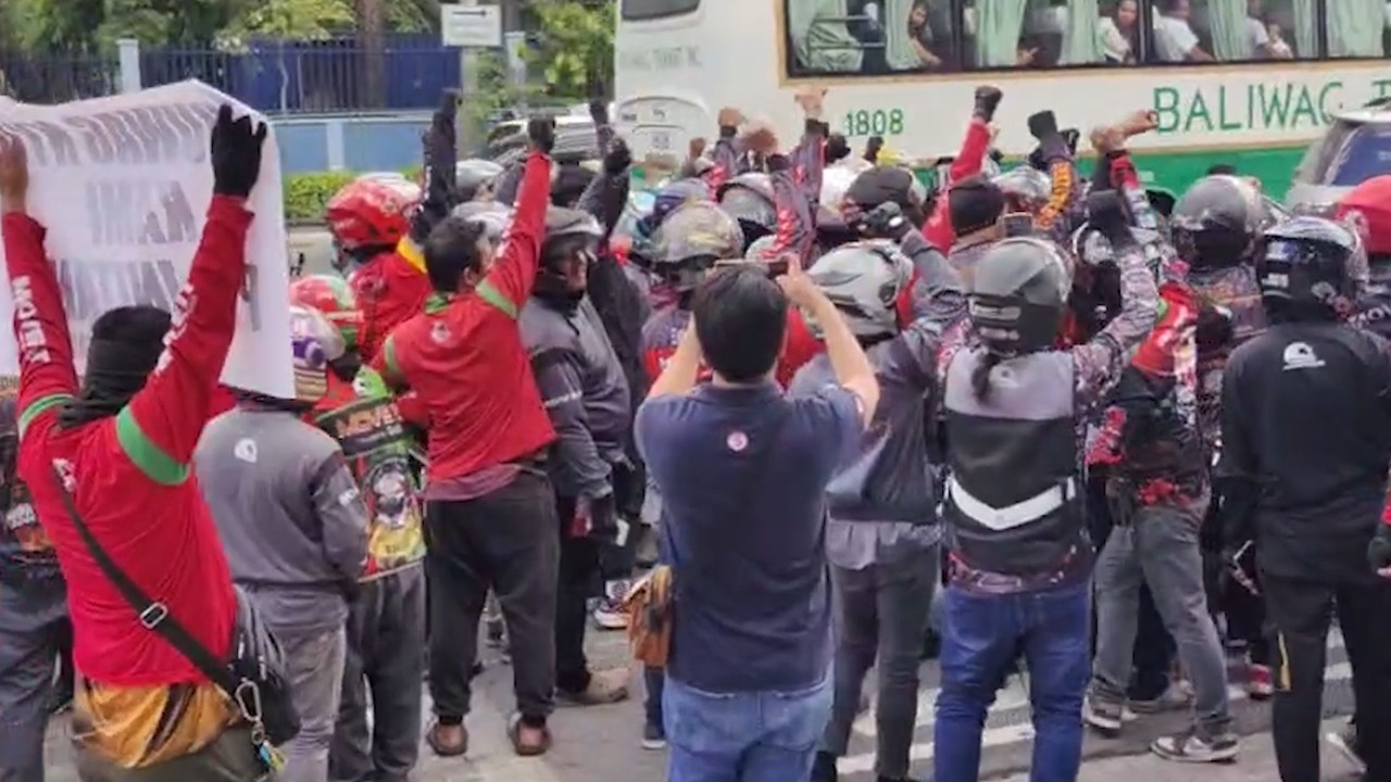 Mga rider ng Move It, sumugod sa LTFRB; pagkawala ng kanilang trabaho ...