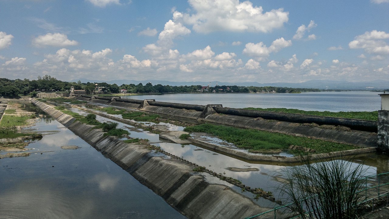 Mga residente pinalilikas matapos bumigay ang rubber gate ng Bustos Dam ...
