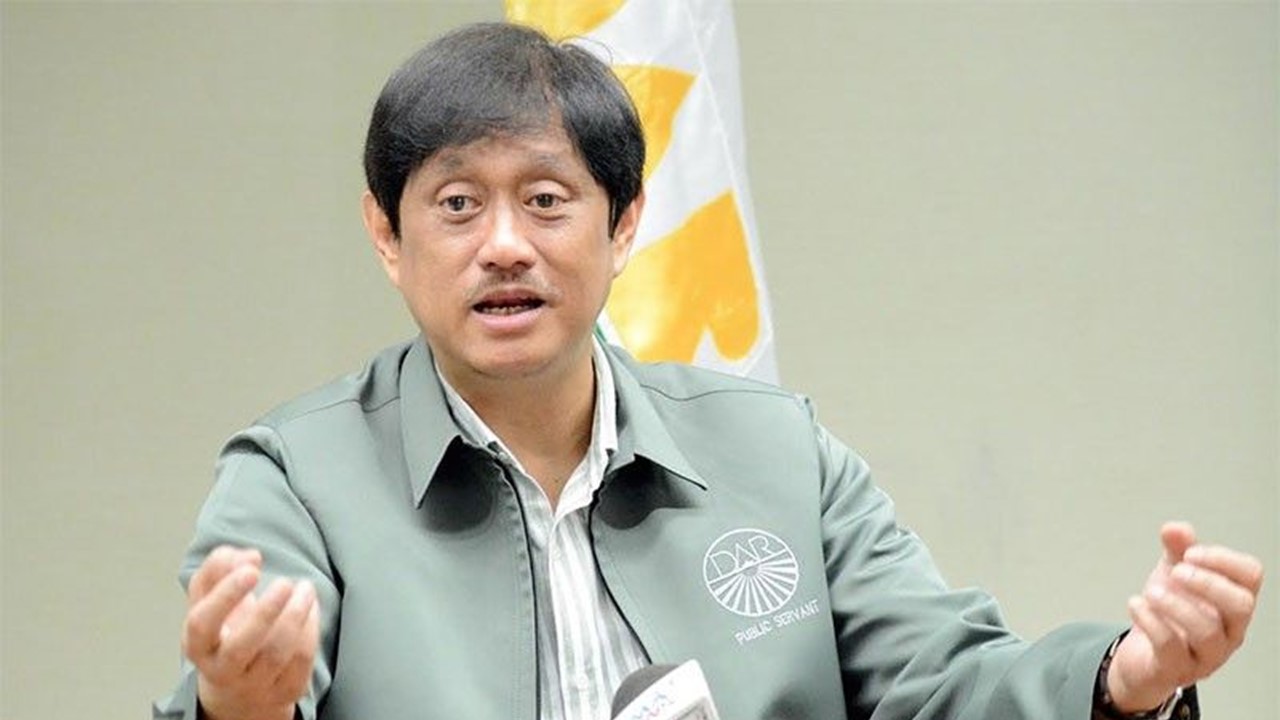 DAR Secretary Conrado Estrella III, nagbitiw na rin bilang suporta sa ...