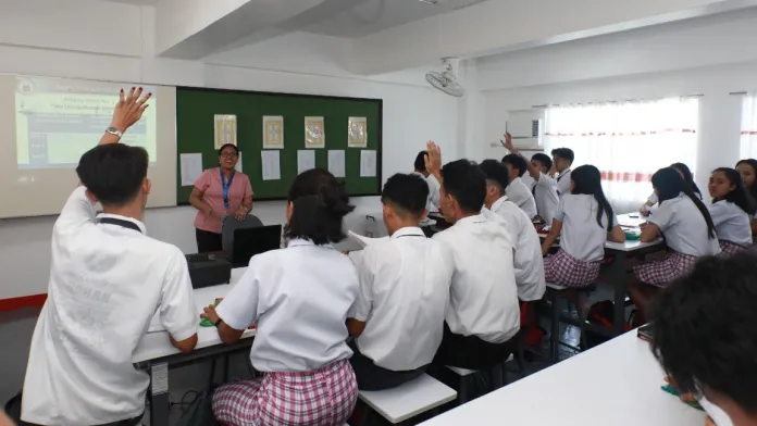 Maraming magulang, dissatisfied sa K to 12 at Senior High School Program - RMN Networks