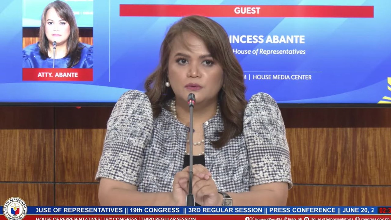 Mistulang pag-aabogado ng tagapagsalita ng Senate impeachment court ...