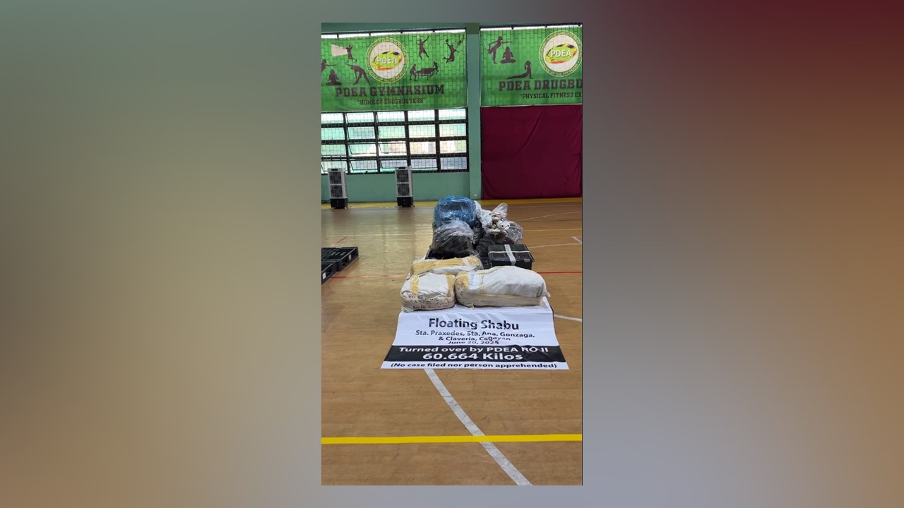 Mga floating shabu na nakumpiska sa iba't ibang bahagi ng karagatan sa ...