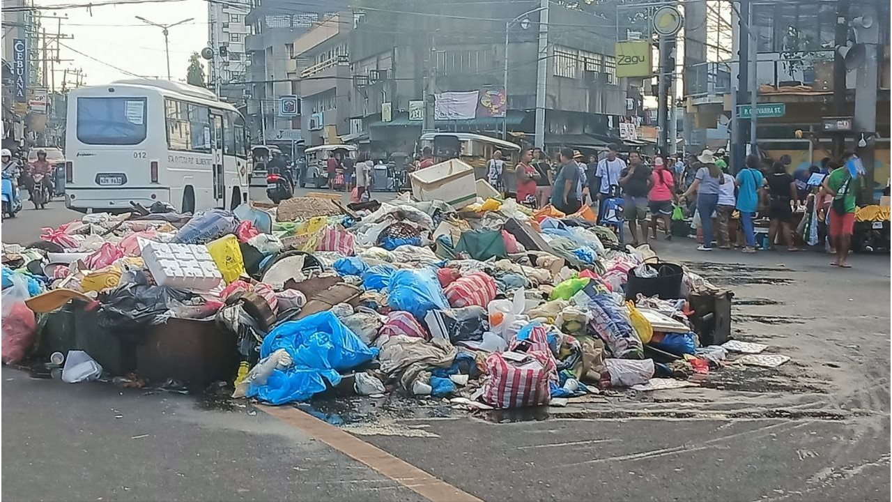 Tambak na basura, hindi pa rin nahahakot sa ilang bahagi ng Maynila ...