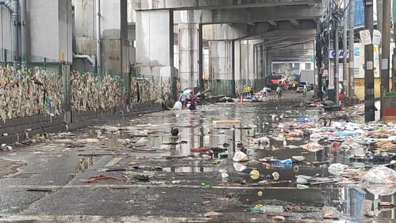 Publiko, pinaalalahanan sa mga paraan para makaiwas sa paglala ng baha ...