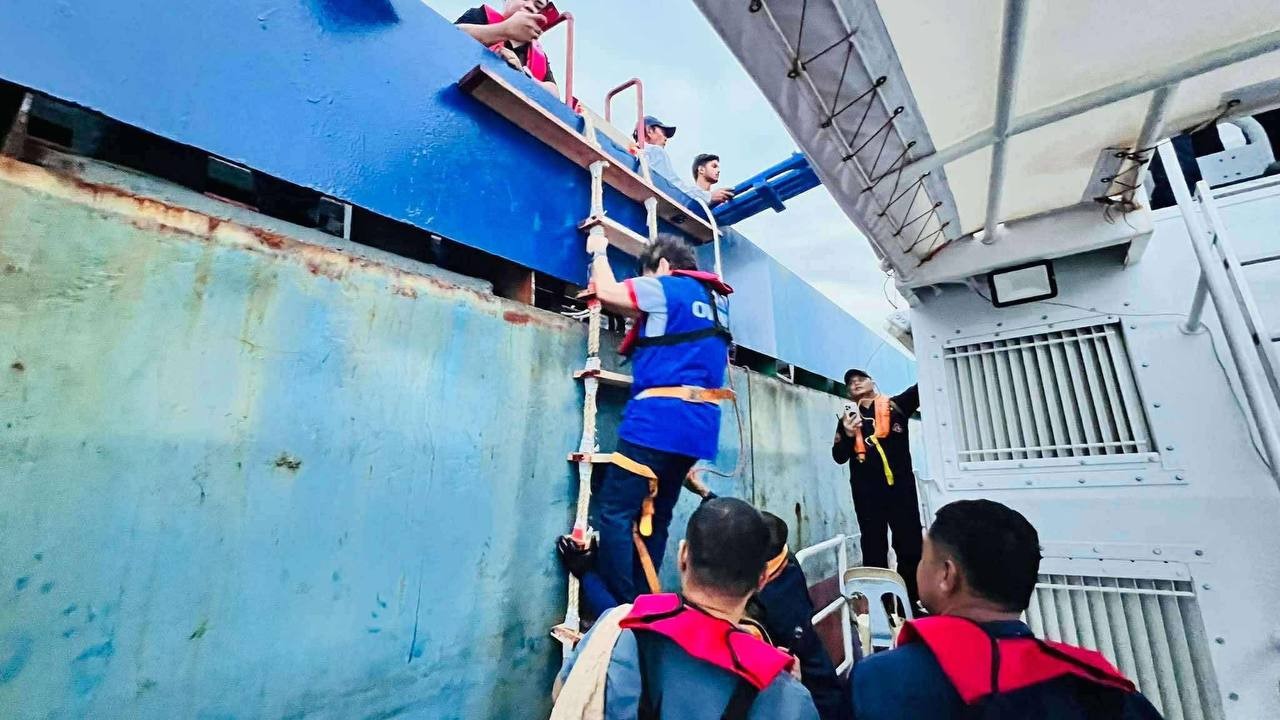 Manning agency ng anim na Pinoy seafarers mula sa inabandonang barko sa ...