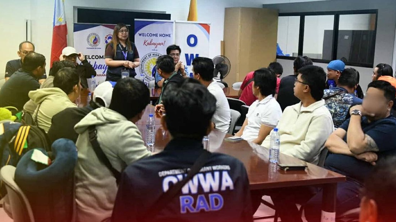 20 Pinoy seafarers na nakaligtas sa pagsabog ng LPG Tanker MV Eco Wizard sa Finland, nakauwi na ...