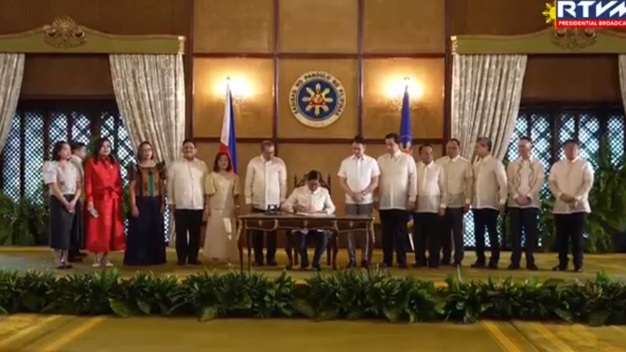 Batas para bigyan ng buong kapangyarihan ang hudikatura sa kanilang ...