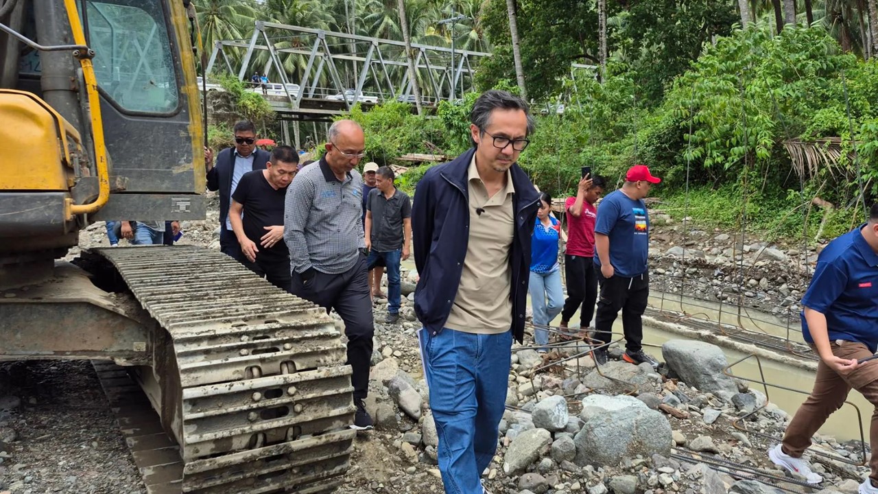Regional director ng Davao Region at district engineer sa Davao ...