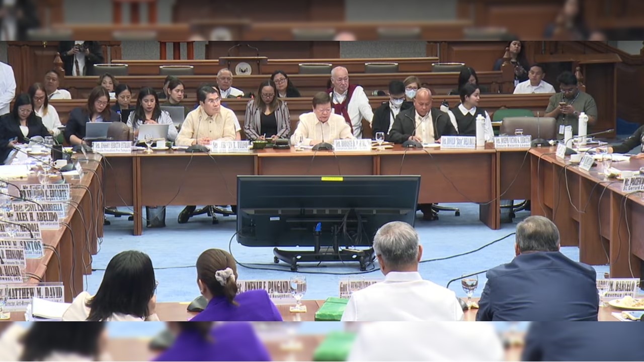 Mga opisyal ng Bulacan First District Engineering Office, dumalo sa pagdinig ng Senado; asawa ng ...