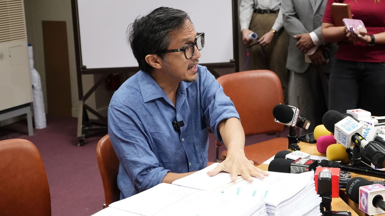 DPWH Sec. Vince Dizon, hinimok ang publiko na isumbong ang mga malalamang anomalya sa kanilang ...