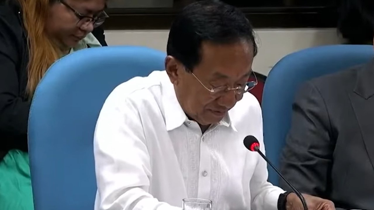 Dating DPWH Sec. Manuel Bonoan, dumalo sa pagdinig ng Senate Blue ...