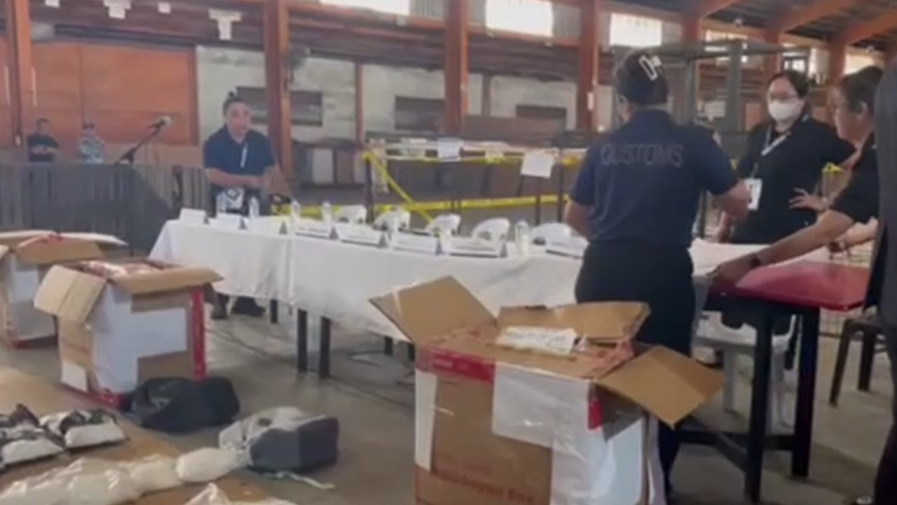 Halos kalahating bilyong halaga ng shabu na isinilid sa balikbayan ...