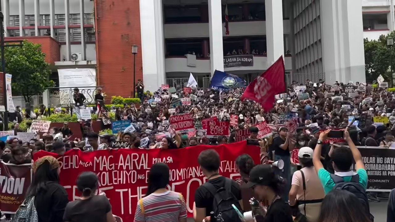 Mga mag-aaral ng UP Diliman, nag walk-out sa klase bilang protesta sa ...
