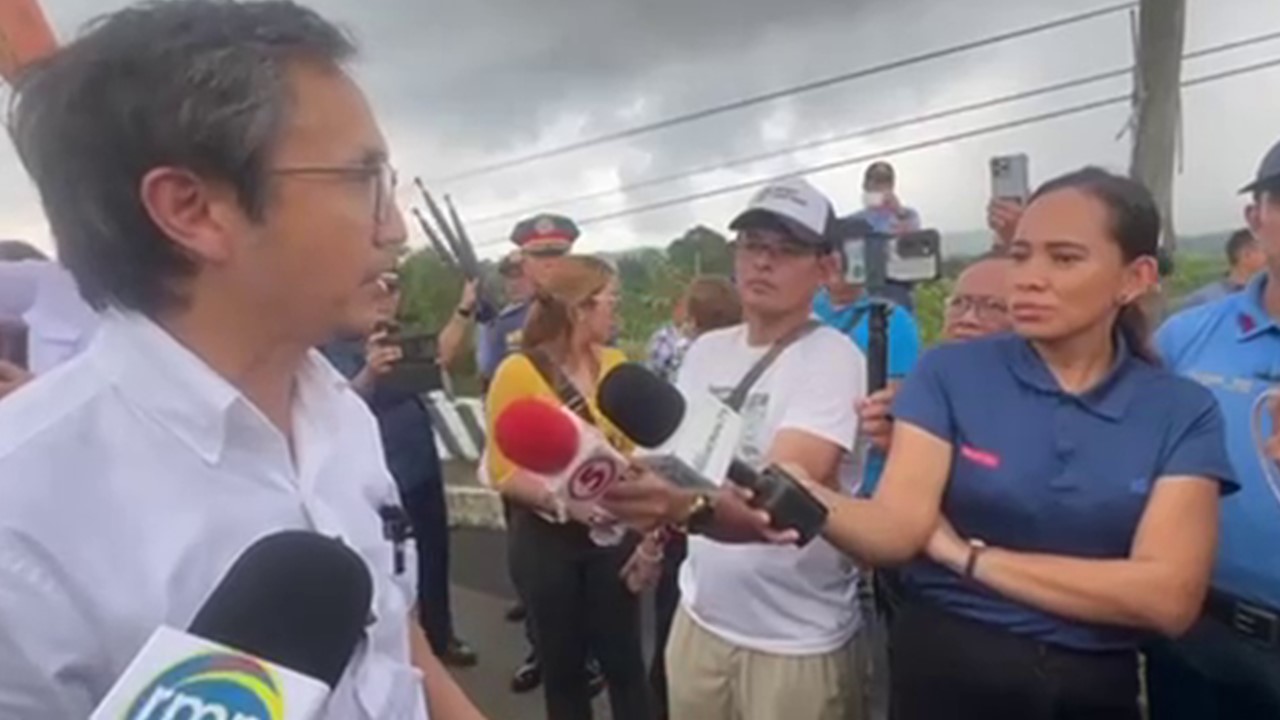 Bumigay na Piggatan Bridge sa Alcala, Cagayan, inispeksiyon ni DPWH ...
