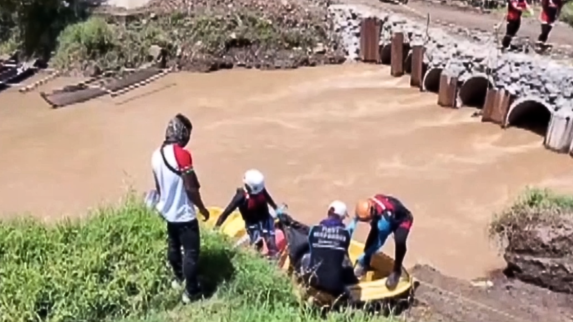 Ginang na 17 araw nang nawawala dahil sa pagbaha sa Valencia City ...