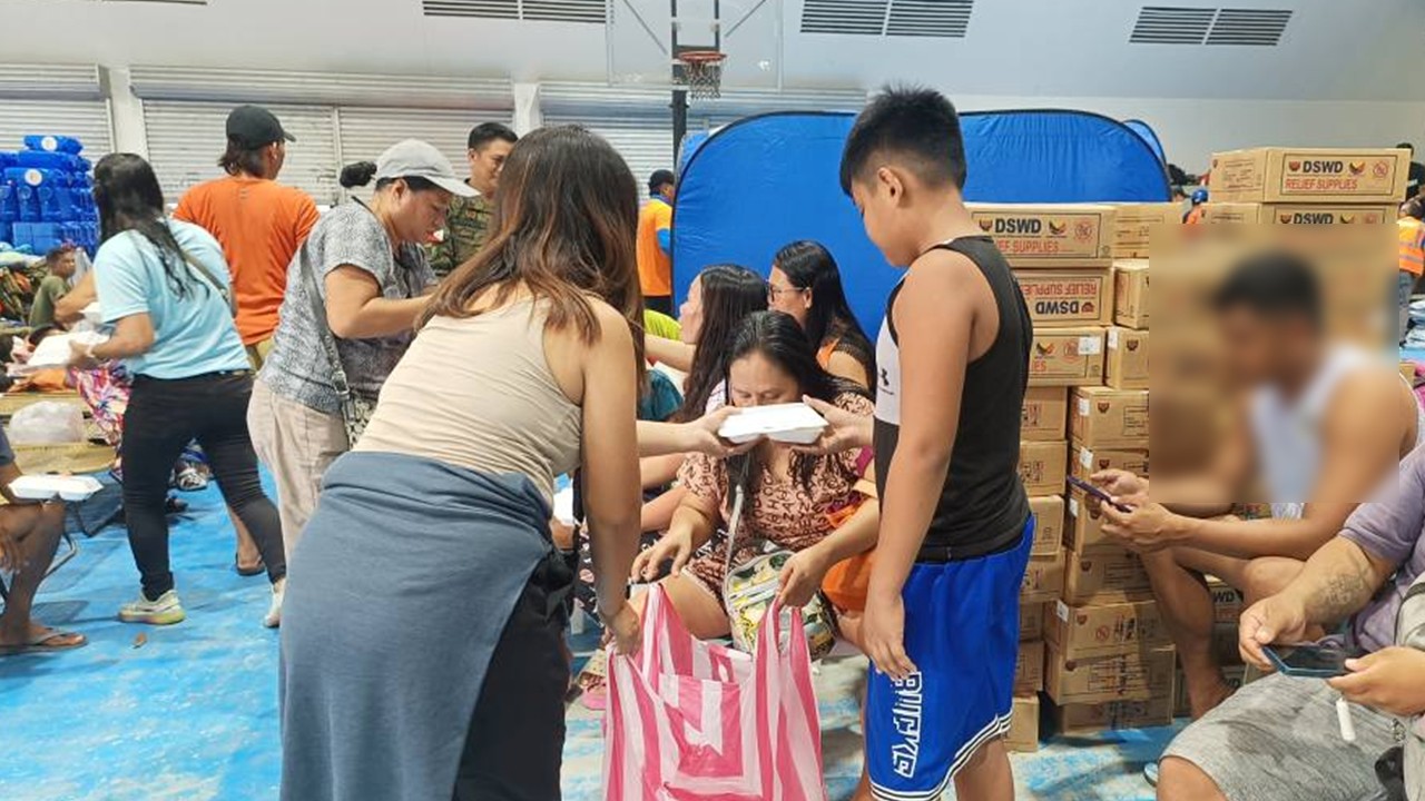 Pagdami ng mga Pilipinong nagugutom, isinisi ng Malacañang sa sunod ...