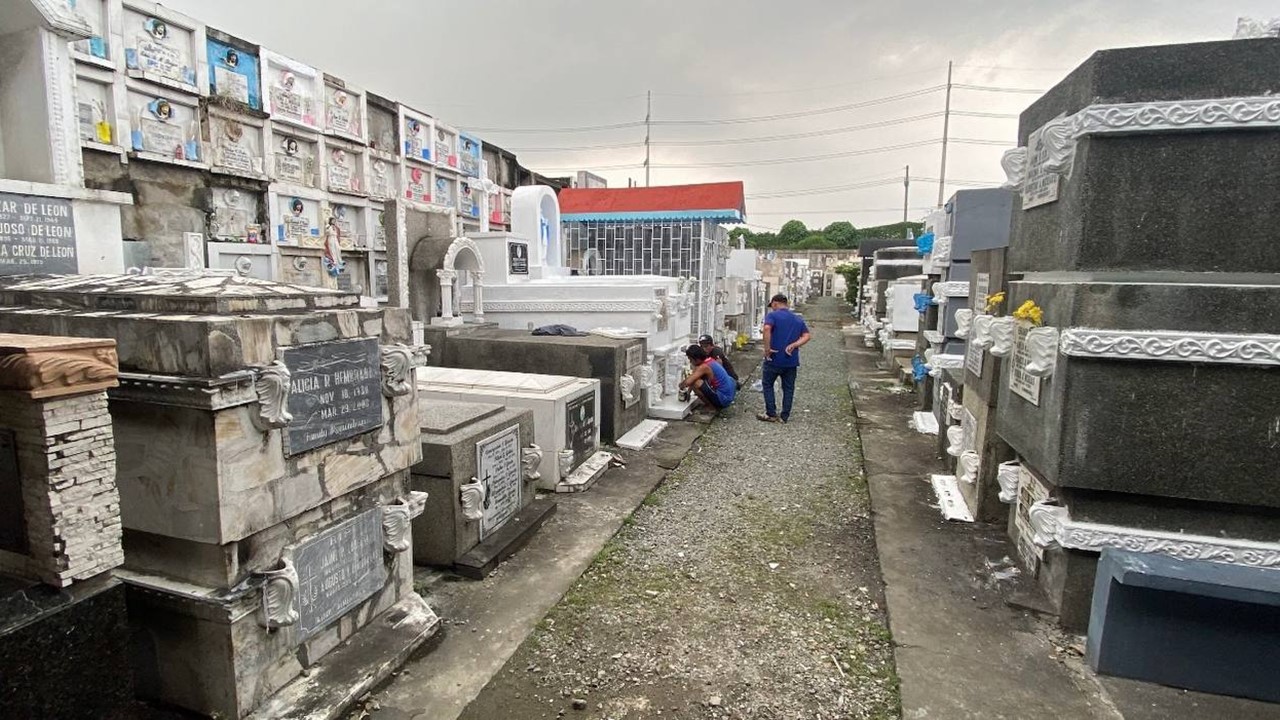 Pamunuan ng Parañaque Catholic Cemetery, nagpaalala na dose oras lang ...