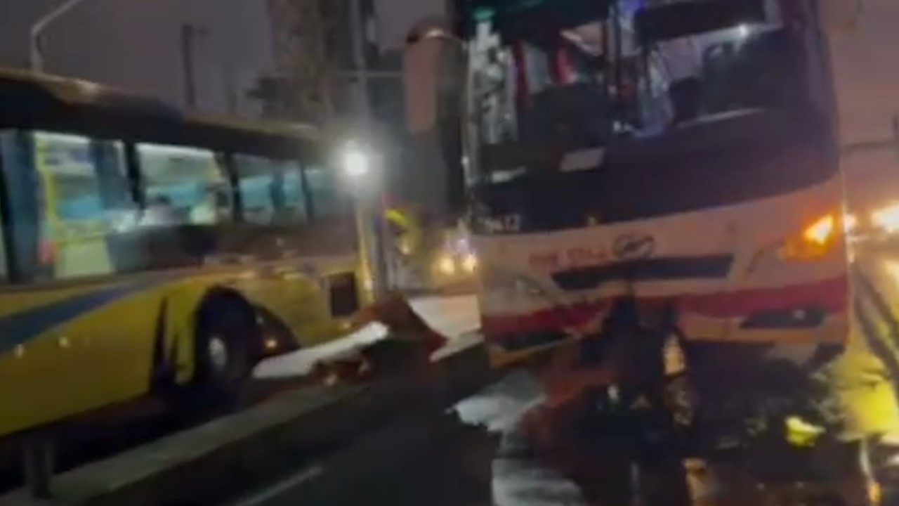 Provincial bus, bumangga sa road separator sa bahagi ng Tramo Flyover ...