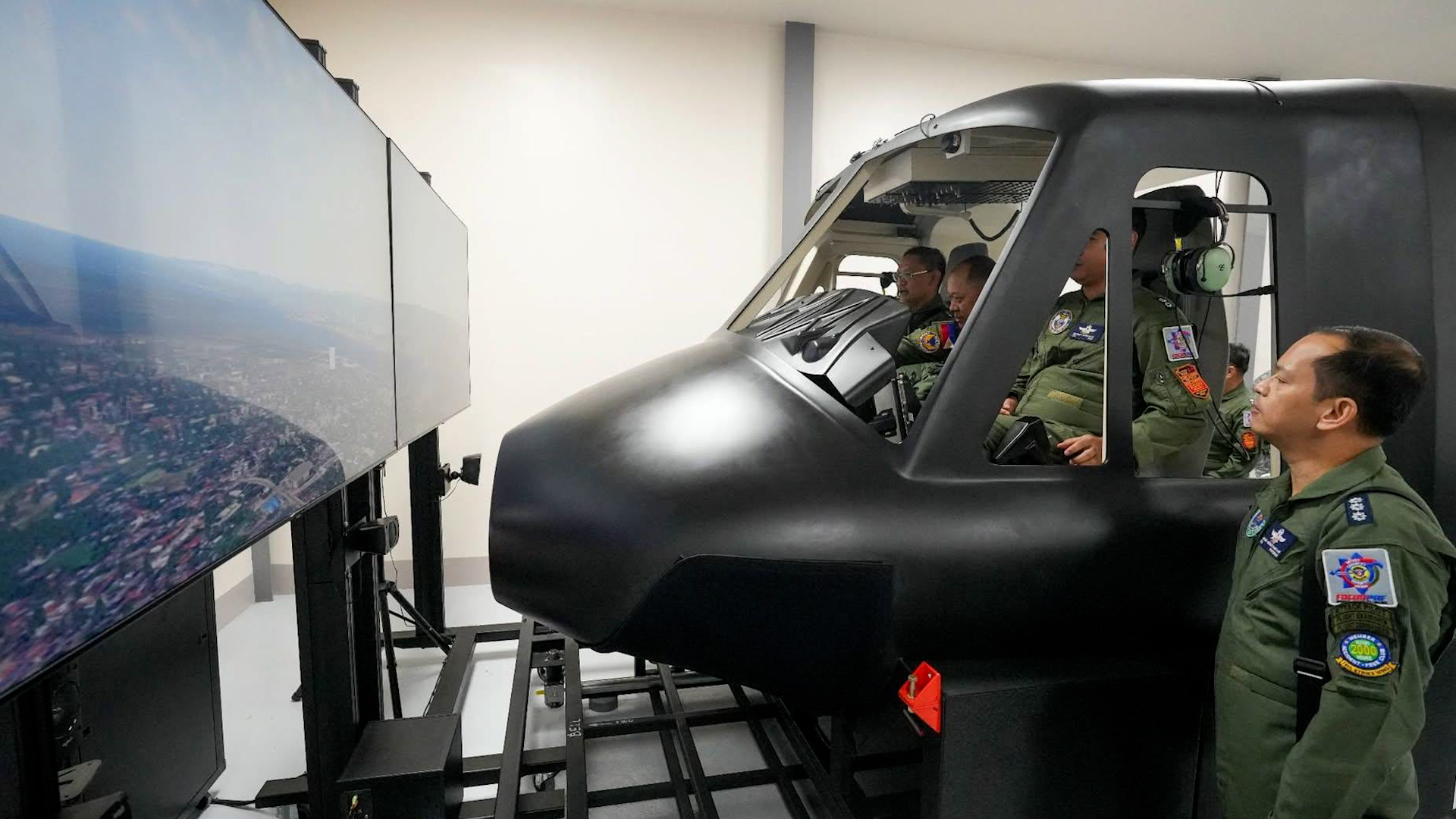 Philippine Air Force, pinasinayaan ang kauna-unahang 2-in-1 full motion ...